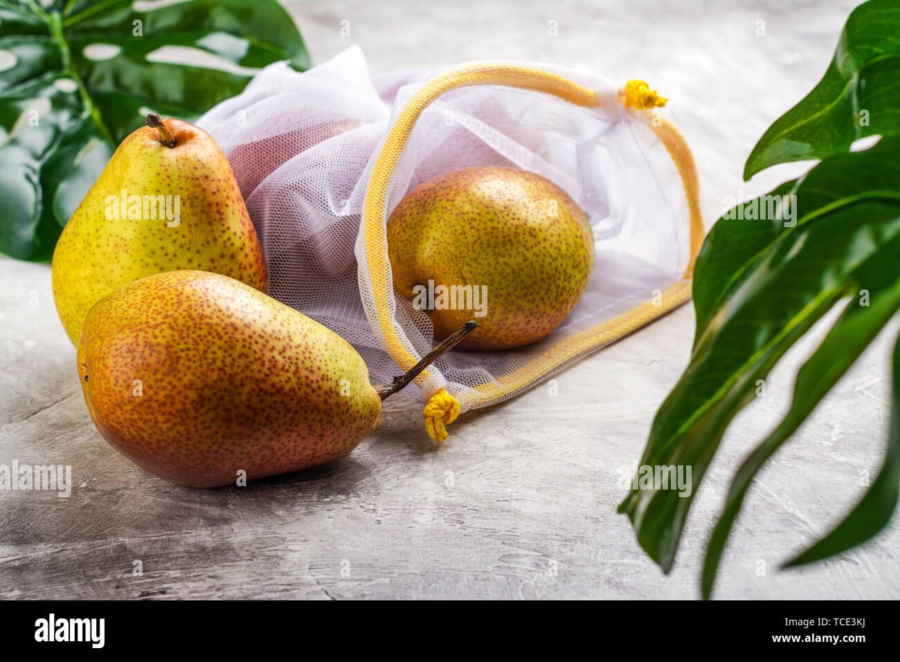 Fresh pears in a mesh bag Stock Photo - Alamy