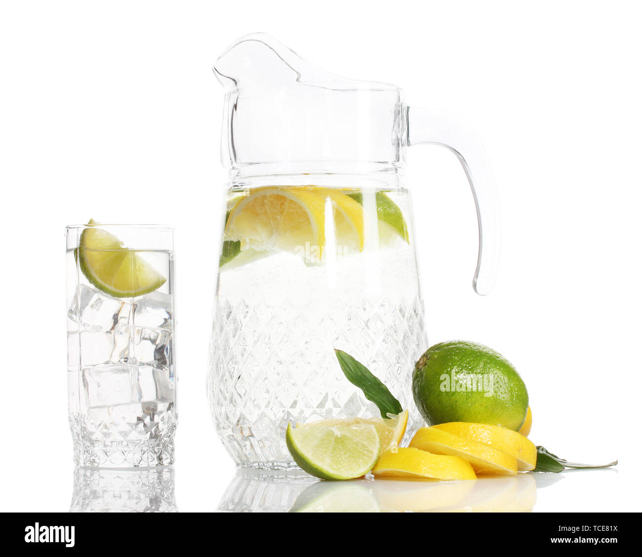 Lemonade pitcher sliced lemons hi-res stock photography and images - Alamy