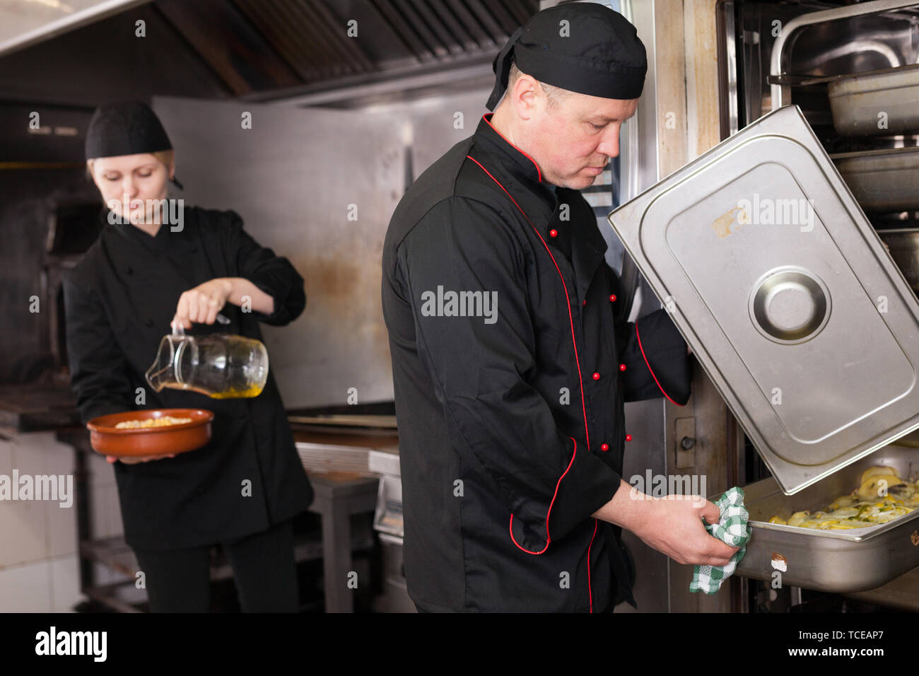 Controlling man restaurant hi-res stock photography and images - Alamy