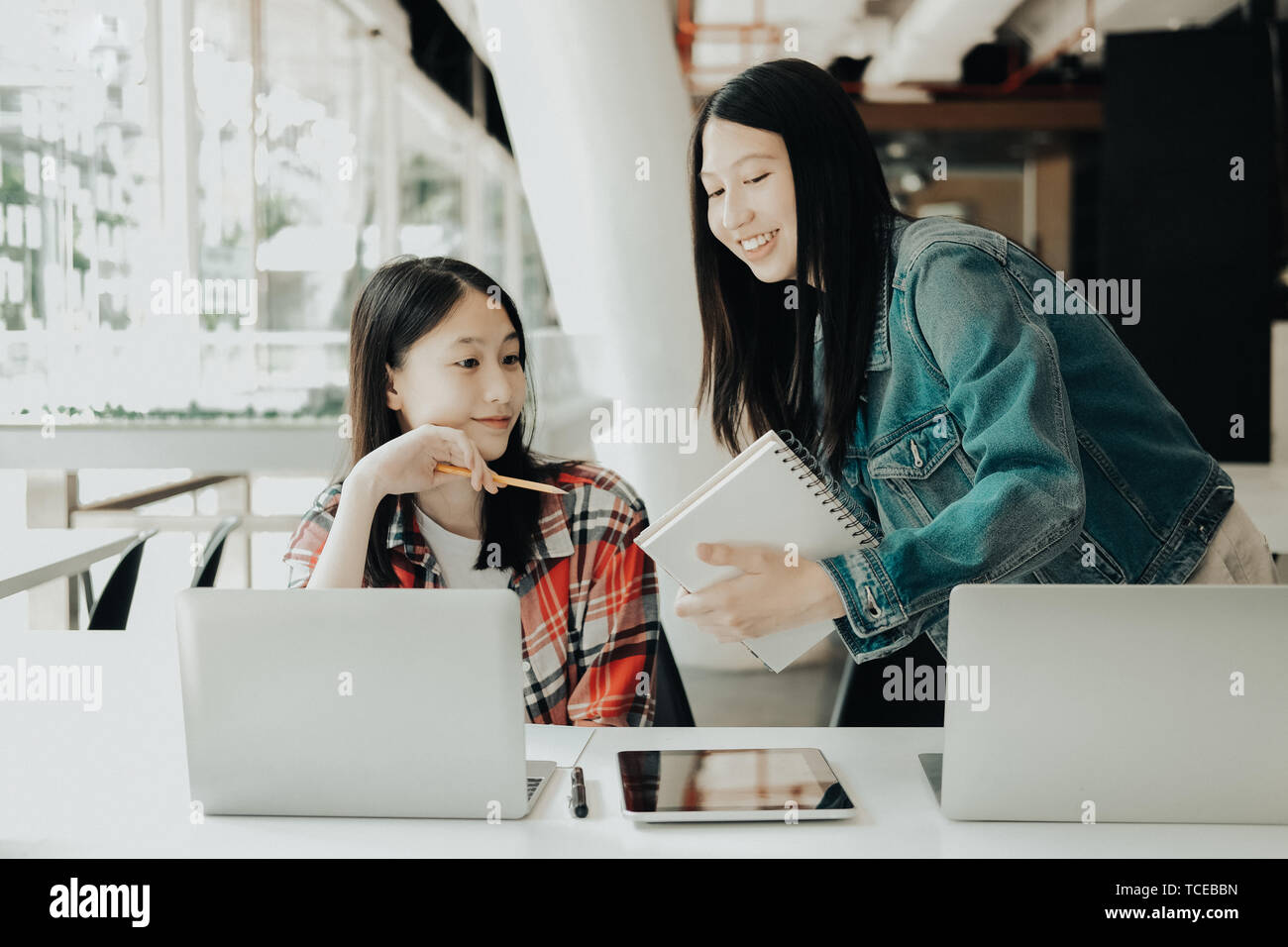 Classroom teen note hi-res stock photography and images - Alamy