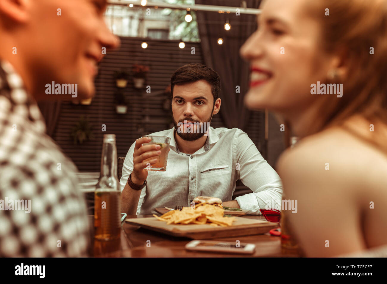 Man staring woman bar hi-res stock photography and images - Alamy