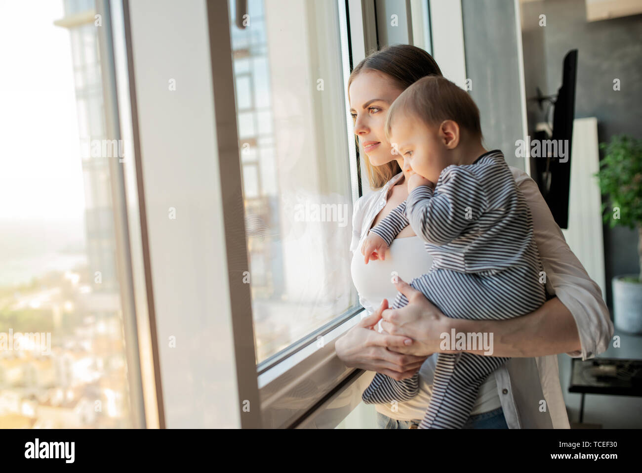 Little child smiling and happy with mom Stock Photo - Alamy