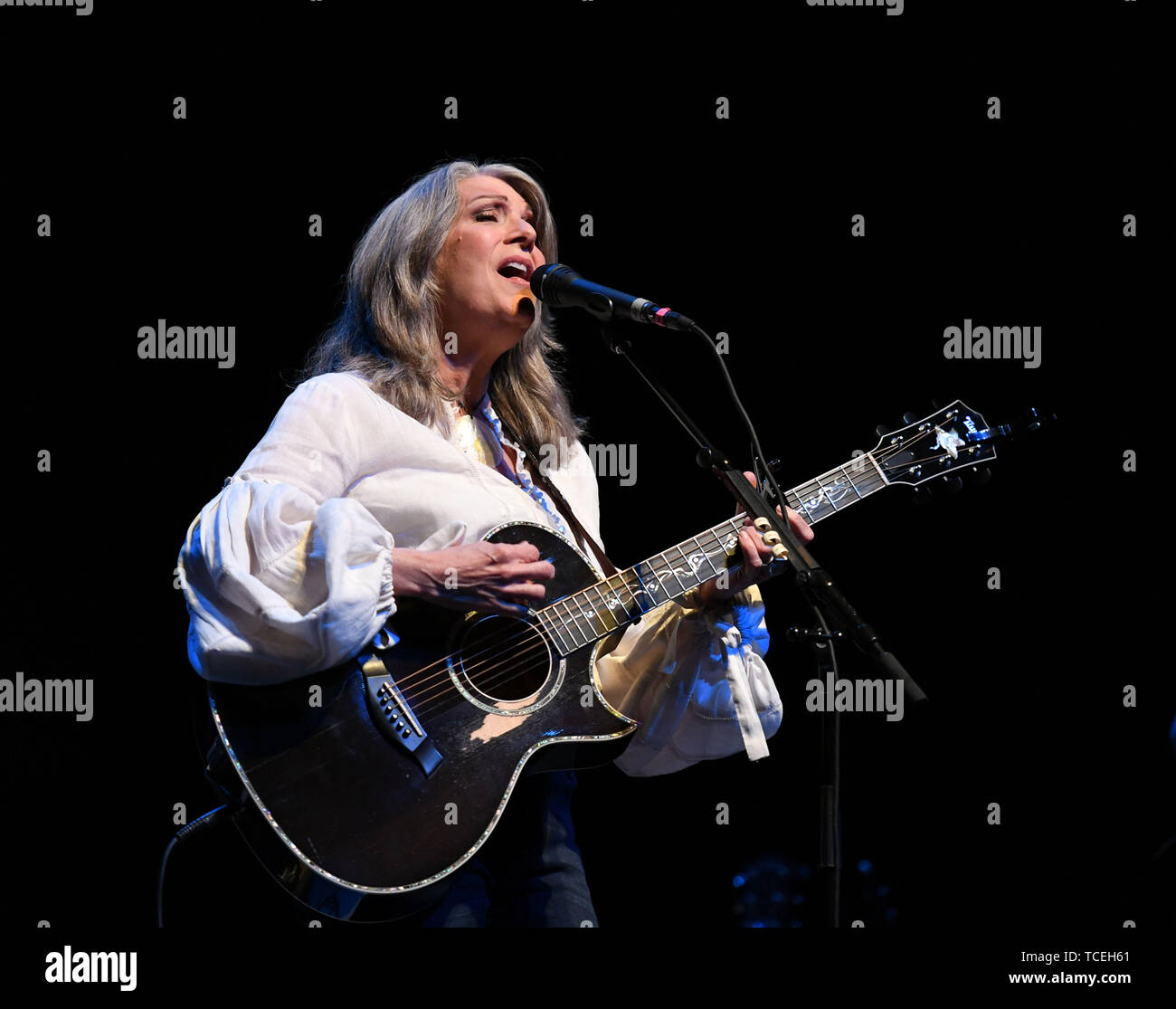 Kathy mattea hi-res stock photography and images - Alamy