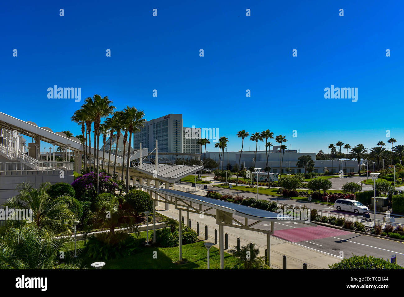 Concourse corporate center hi-res stock photography and images - Alamy