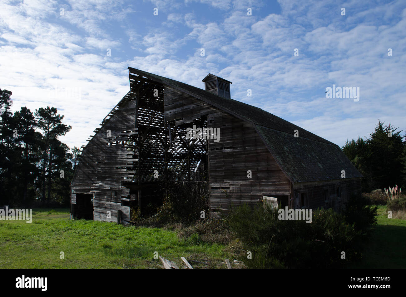 old rundown barn Stock Photo - Alamy