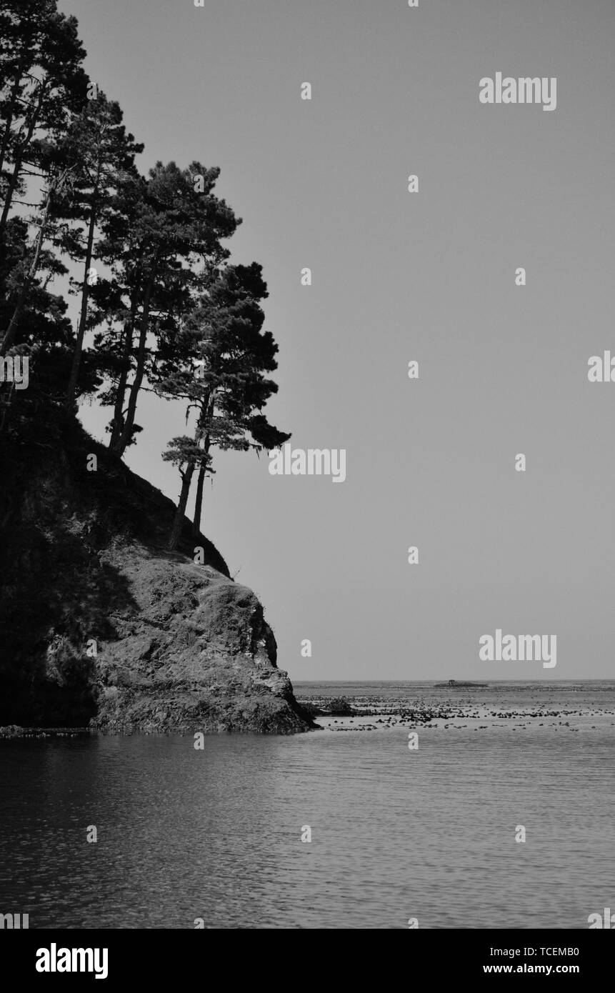 Hanging over the edge Black and White Stock Photos & Images - Alamy