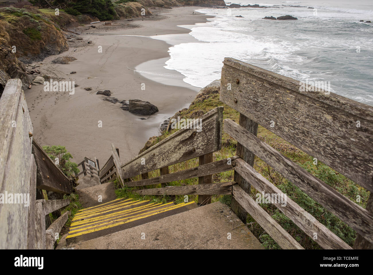 Wooden steps leading to sandy beach hi-res stock photography and images ...