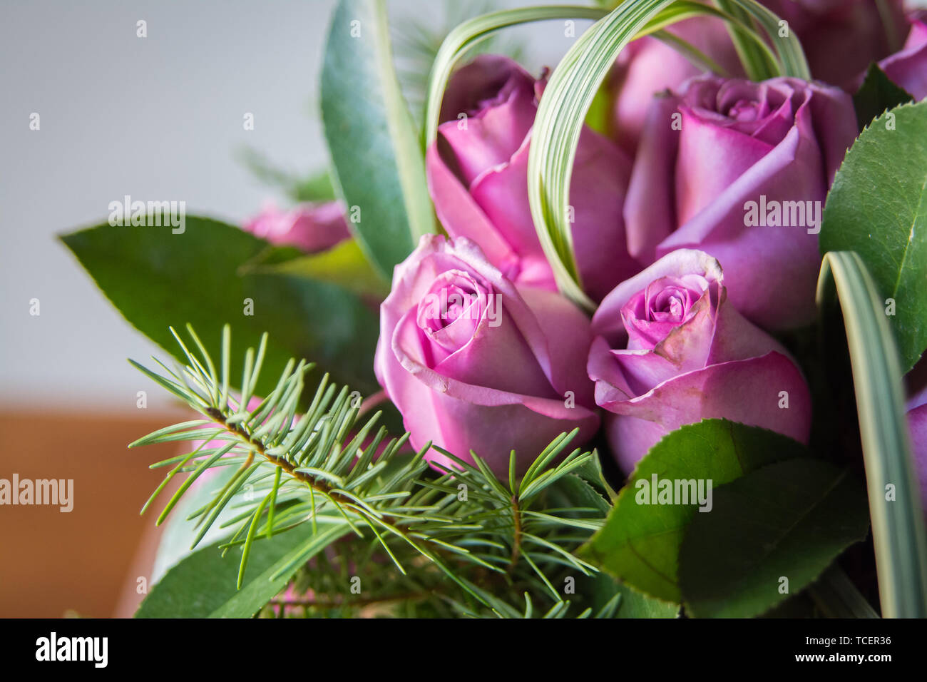 Purple rose bouquet hi-res stock photography and images - Alamy