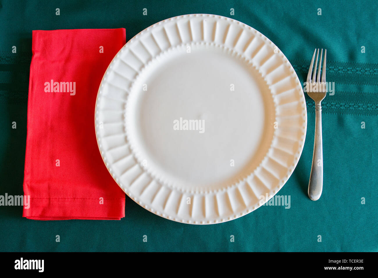 Empty plate setting hi-res stock photography and images - Alamy