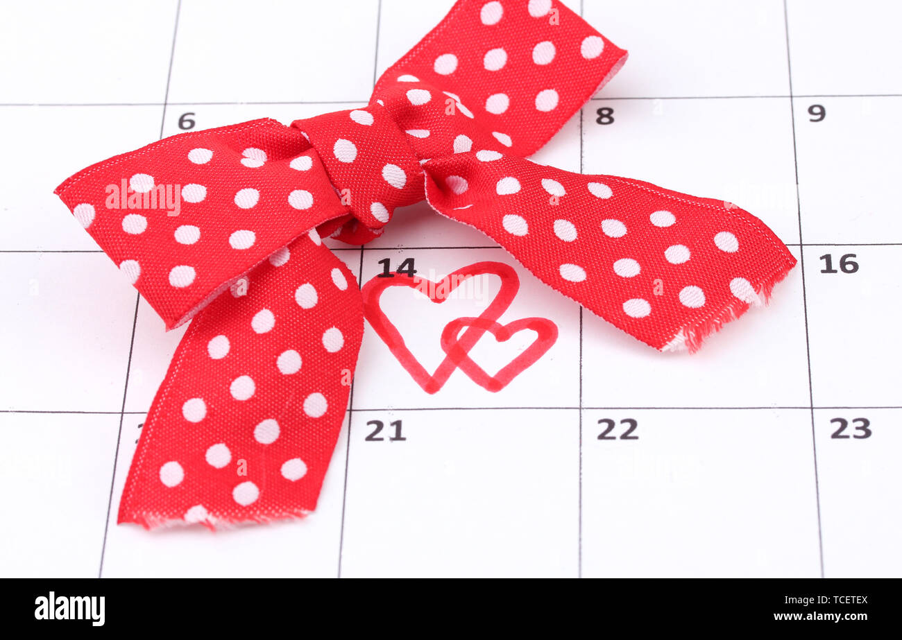 Calendar page with hearts and bow on St.Valentines Day Stock Photo - Alamy