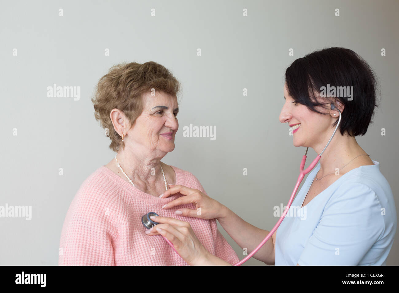 Doctor back using stethoscope hi-res stock photography and images - Alamy