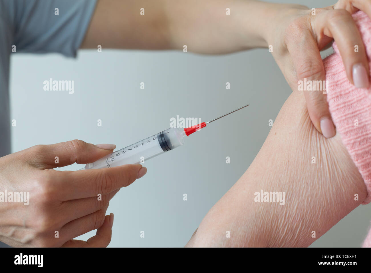 Medical care forearm elderly woman injection syringe Stock Photo - Alamy