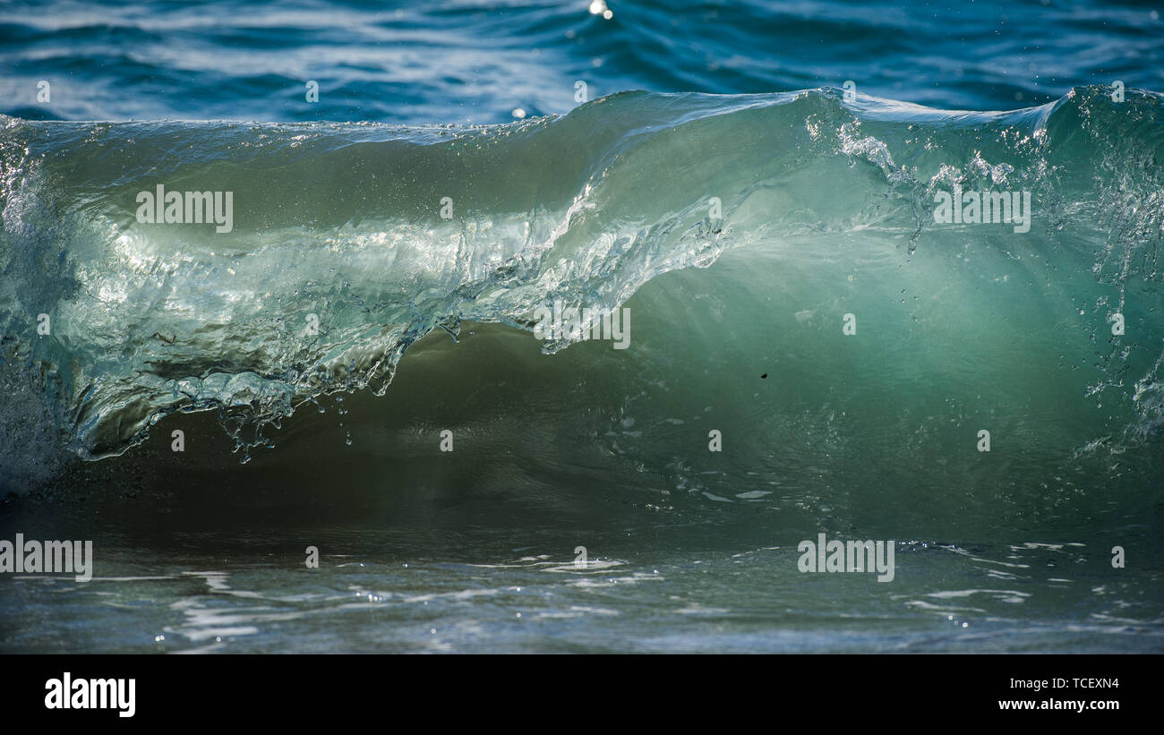 breaking ocean waves Stock Photo - Alamy