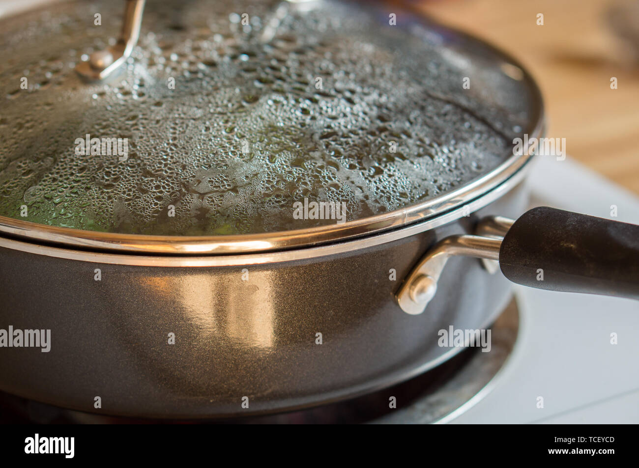 pot lid steam on stove Stock Photo - Alamy