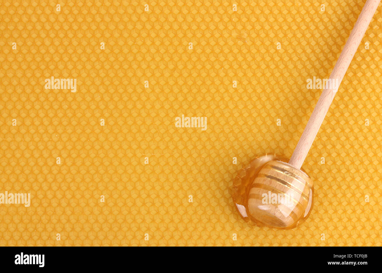 yellow beautiful honeycomb and wooden honey drizzler with honey Stock ...