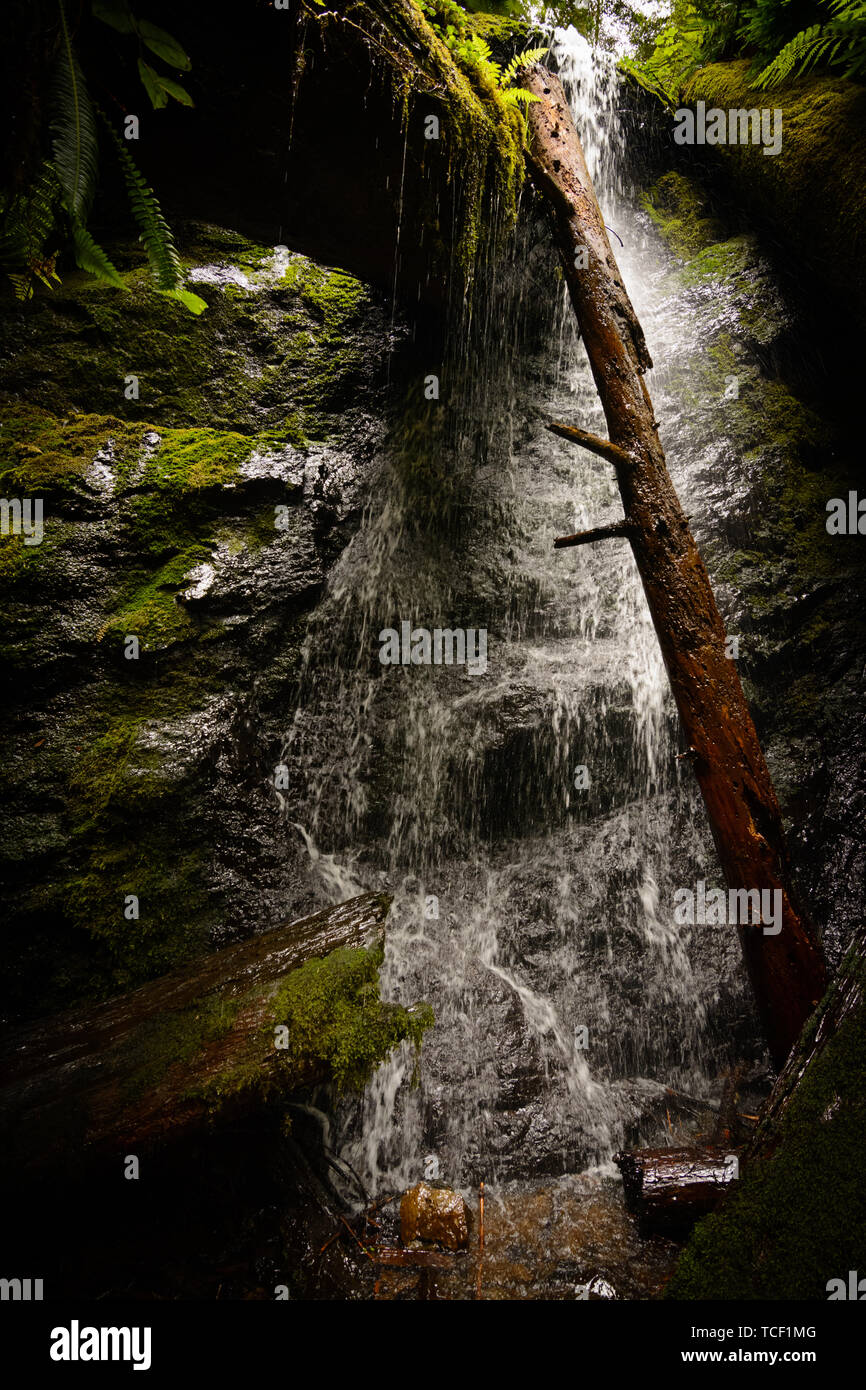 Waterfall over rock hi-res stock photography and images - Alamy
