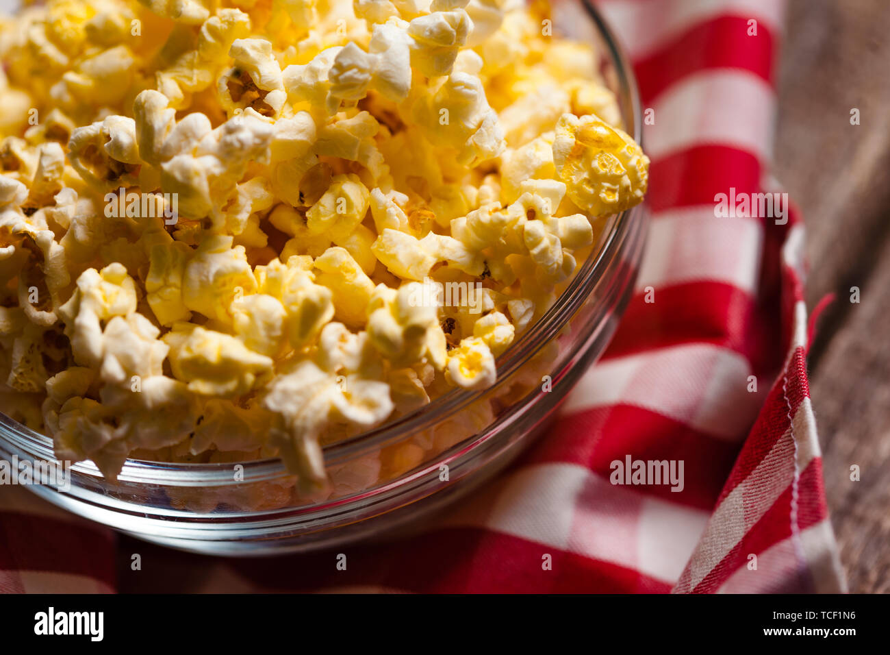 Cutting table movie hi-res stock photography and images - Alamy