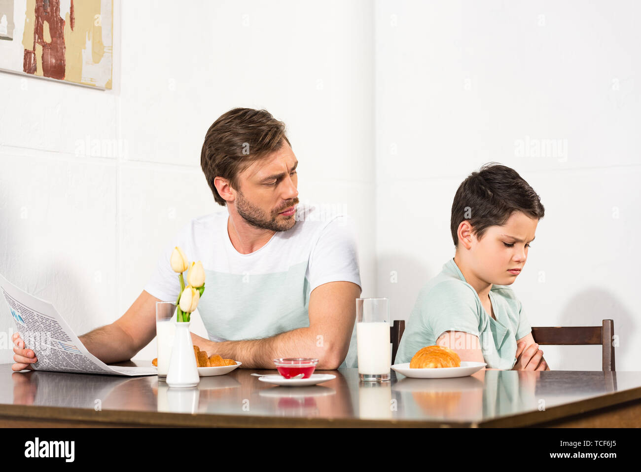 Father with son newspaper hi-res stock photography and images - Alamy