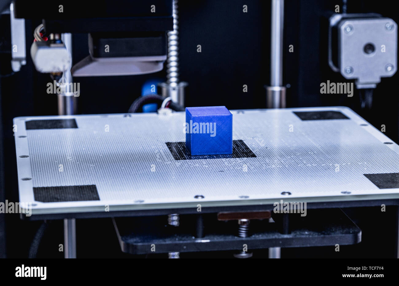 head of 3d printer in action Stock Photo - Alamy