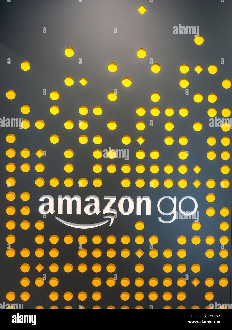 Amazon Go store, American automated supermarket chain, cashless ...