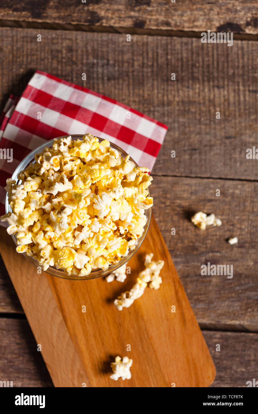 A bowl of popcorn on tablecloth Stock Photo - Alamy