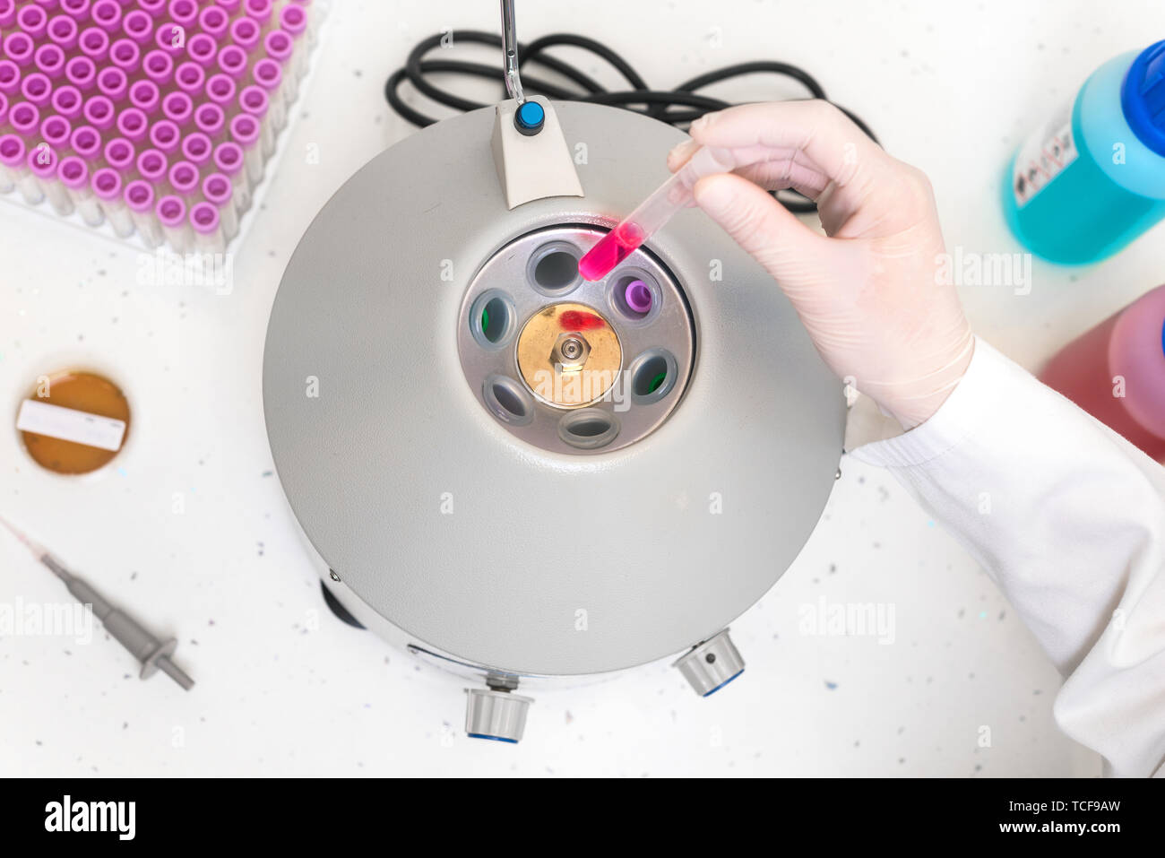 Using laboratory equipment hi-res stock photography and images - Alamy