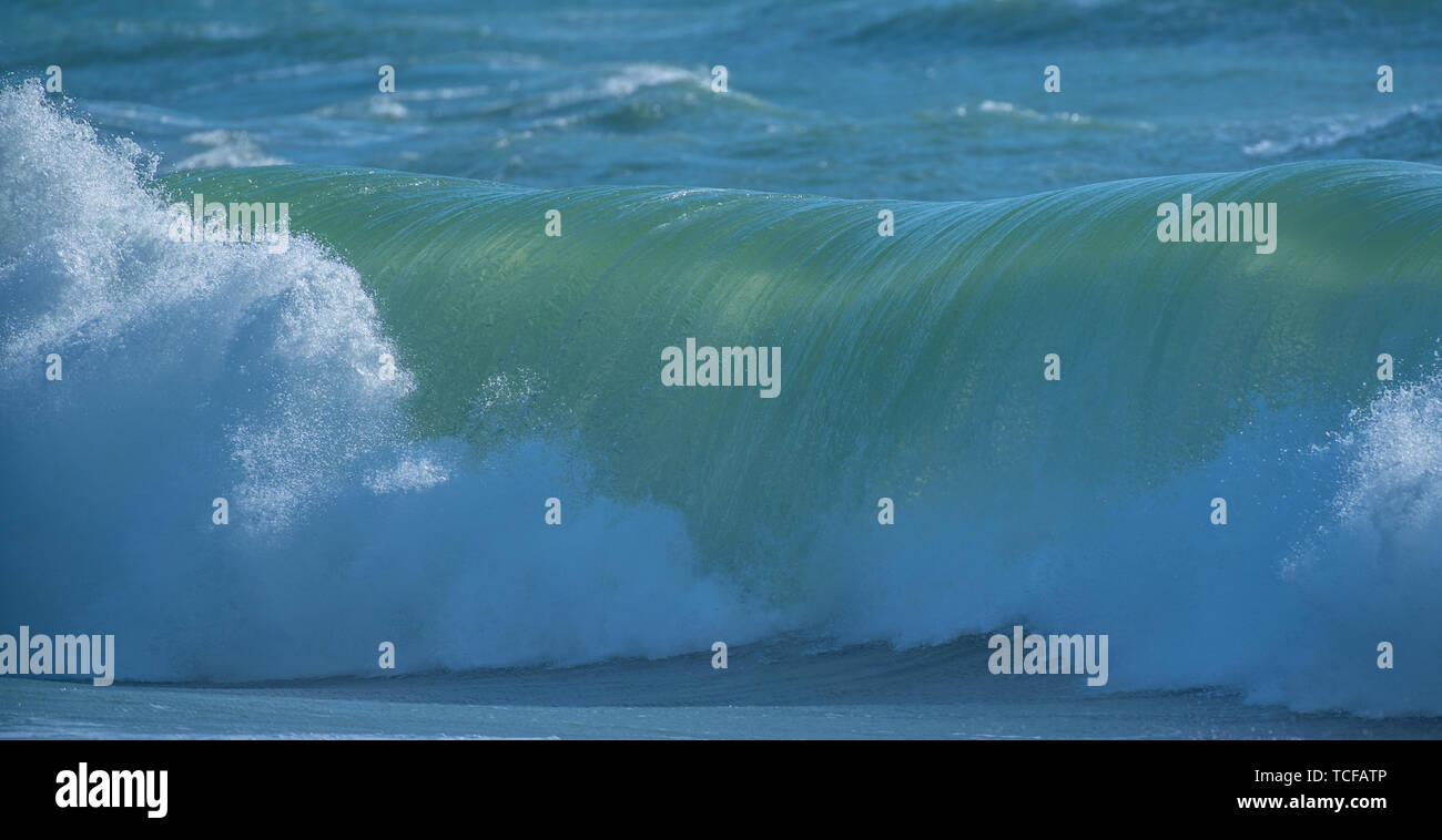 Ocean wave crashing down Stock Photo - Alamy