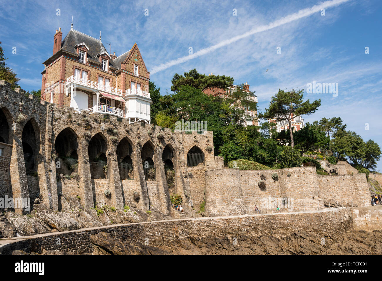 Chemin de ronde hi-res stock photography and images - Alamy
