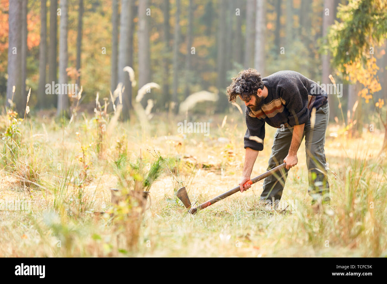 Worker dig hi-res stock photography and images - Alamy