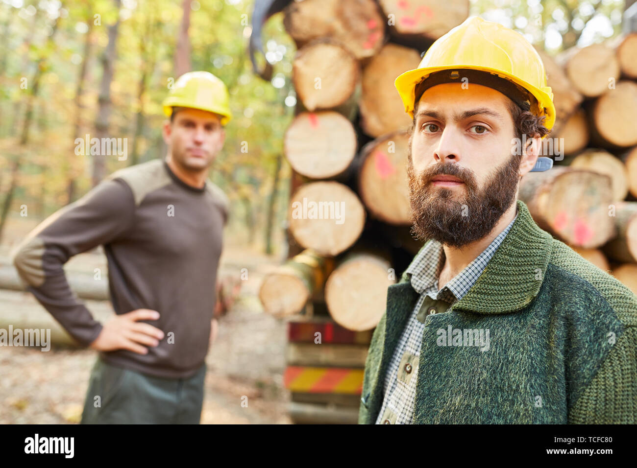 Workers harvesting loading hi-res stock photography and images - Alamy