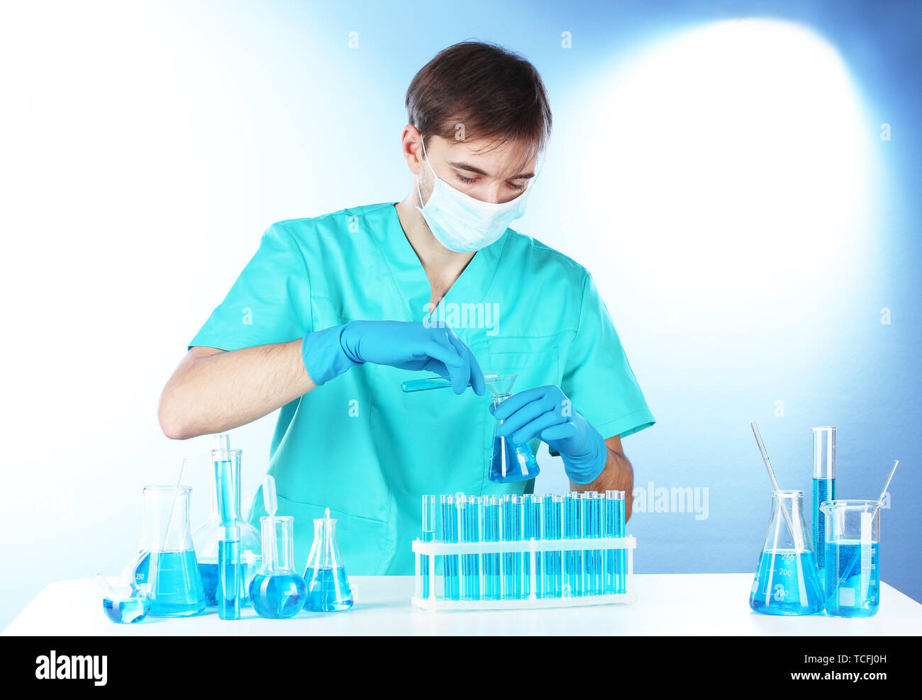 scientist in the lab working with chemicals test-tubes Stock Photo - Alamy