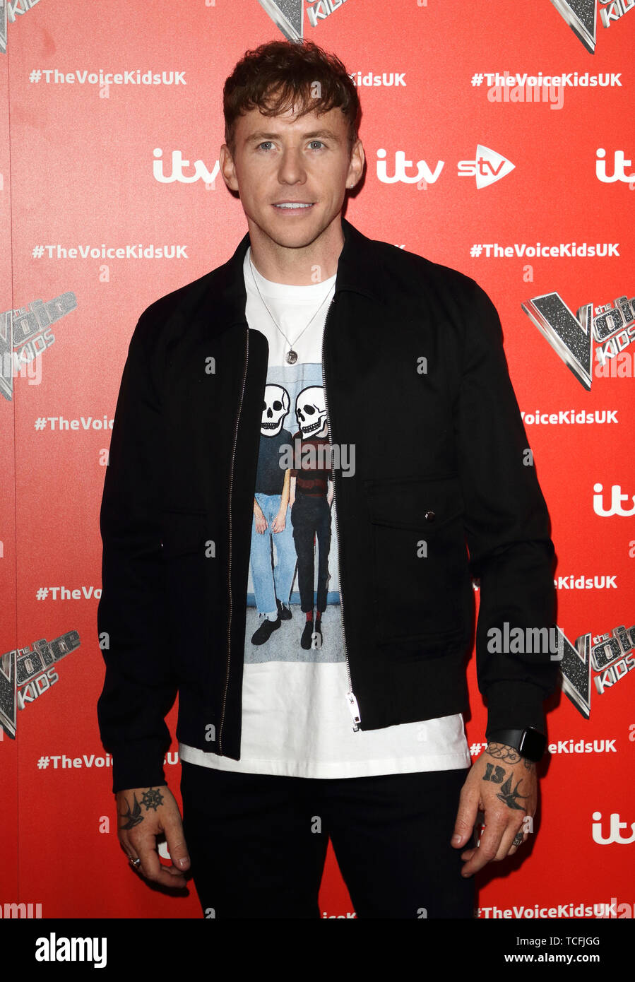 The voice kids hi-res stock photography and images - Alamy