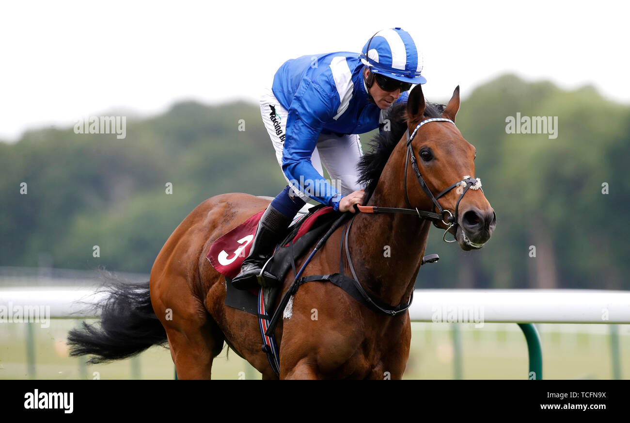 Jockey Jim Crowley on Battaash in the Armstrong Aggregates Temple ...