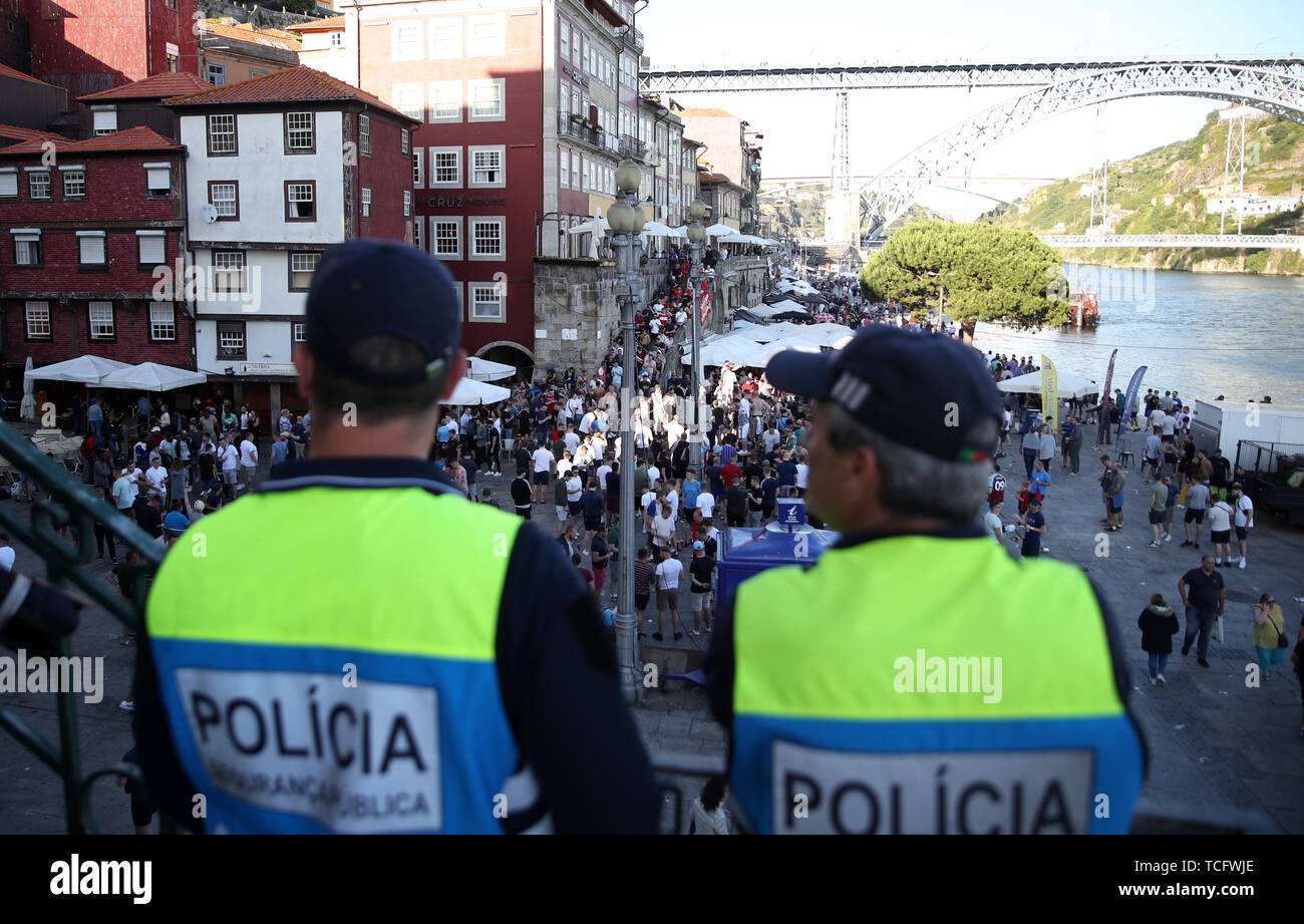 Police watch england fans hi-res stock photography and images - Alamy