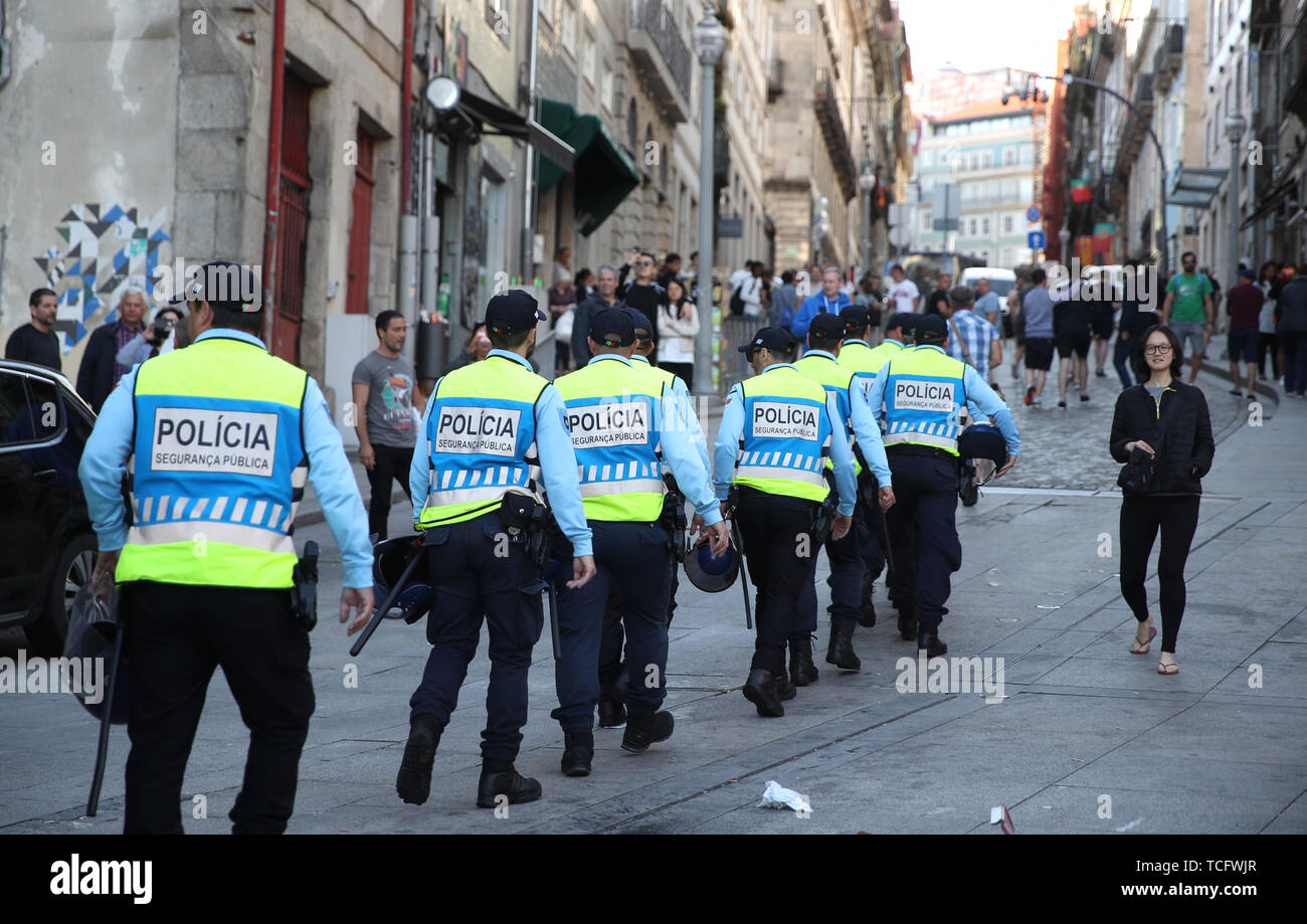 Police watch england fans hi-res stock photography and images - Alamy