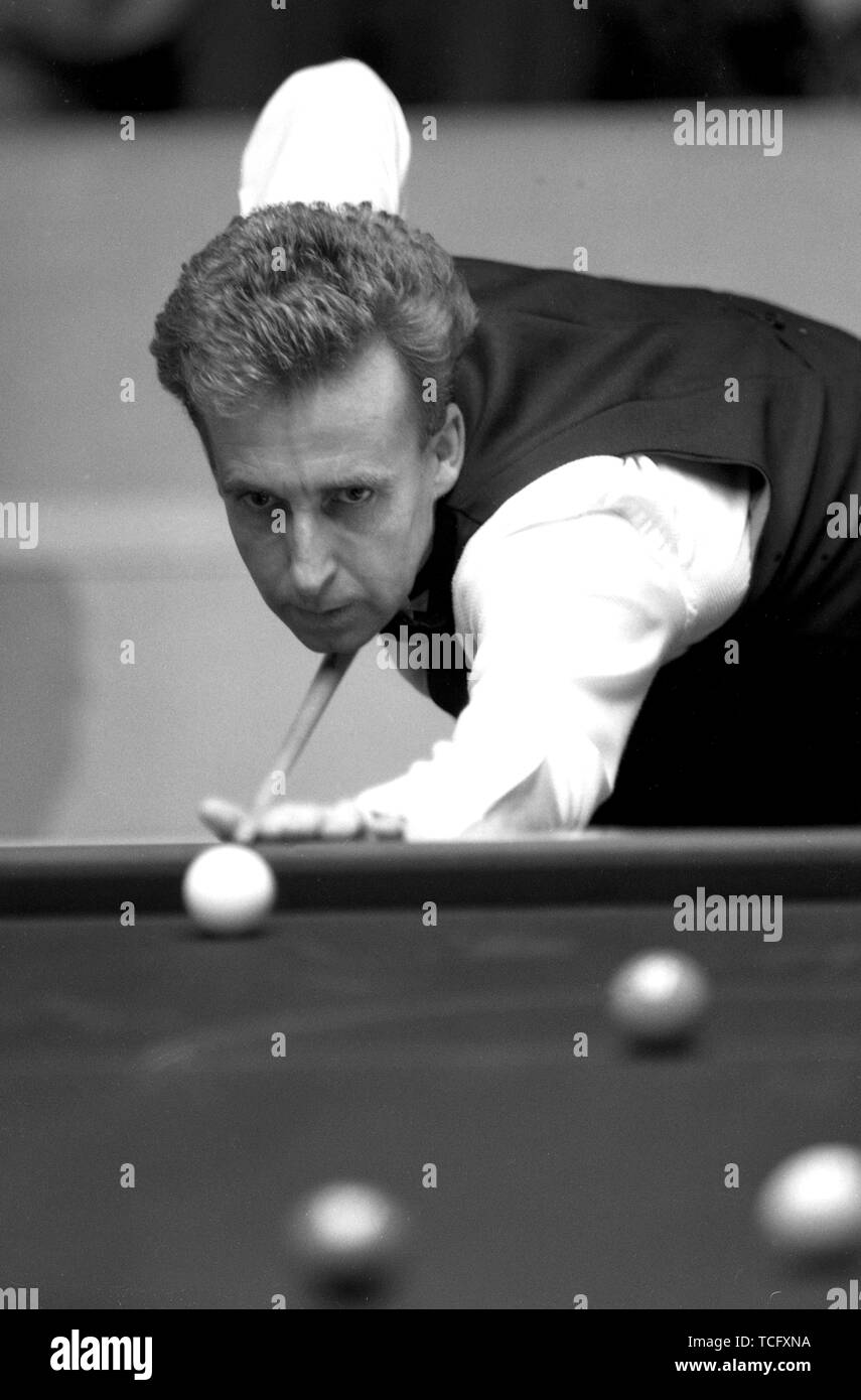 Snooker player sheffield hi-res stock photography and images - Alamy