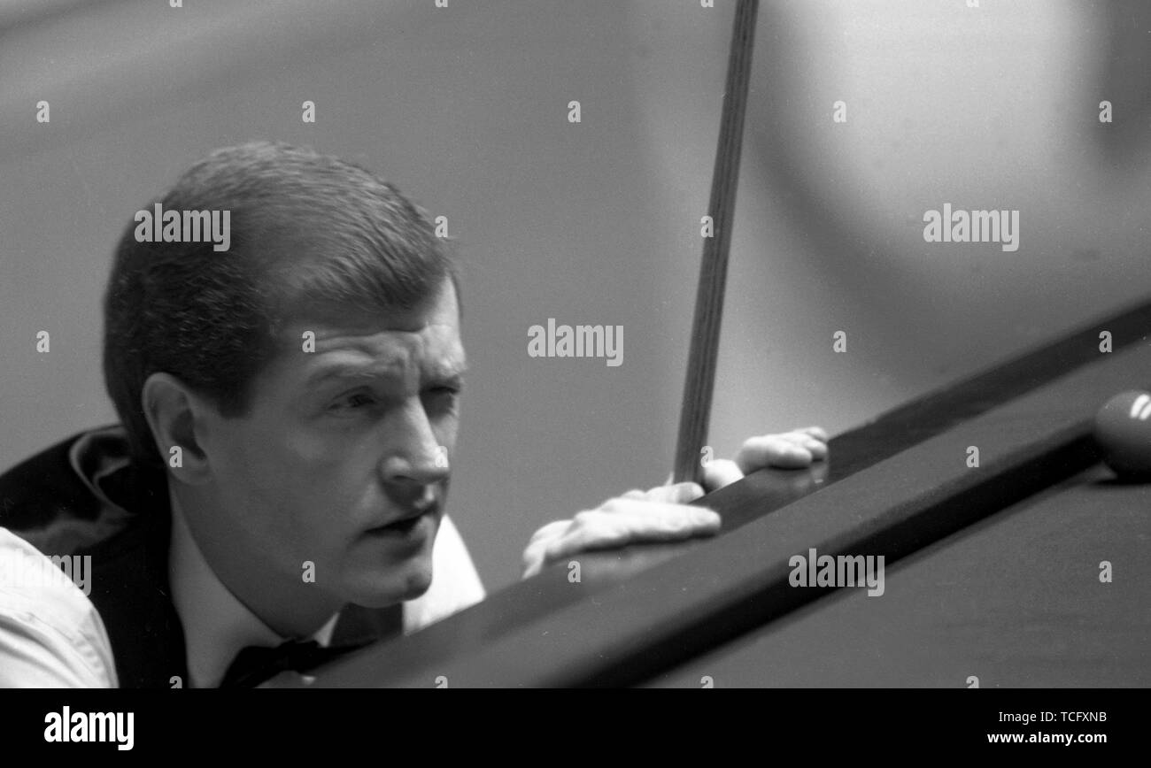 Steve davis snooker player hi-res stock photography and images - Alamy