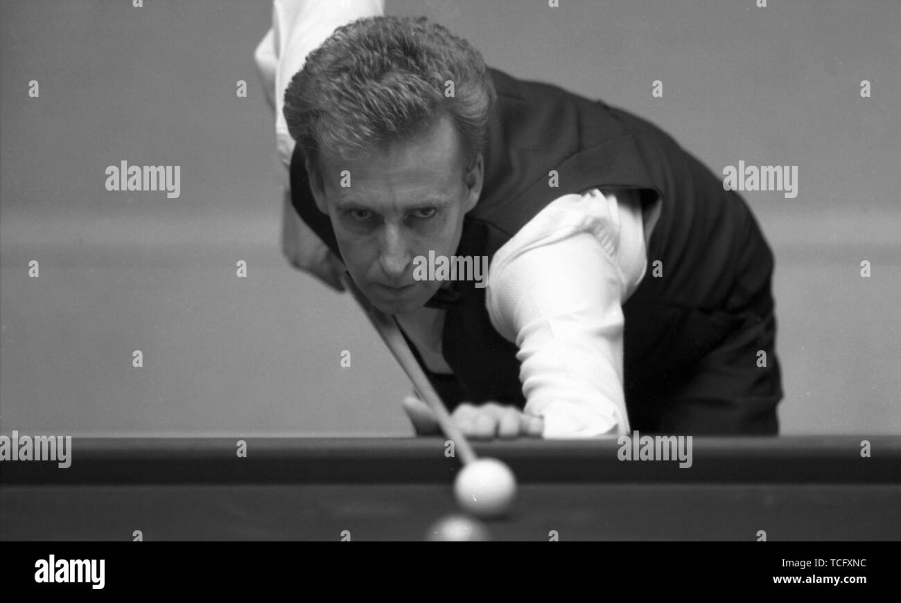 Professional snooker player Black and White Stock Photos & Images - Alamy