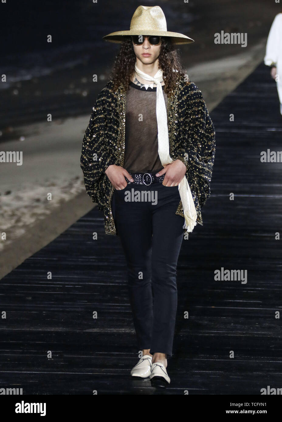 Ysl catwalk hi-res stock photography and images - Alamy