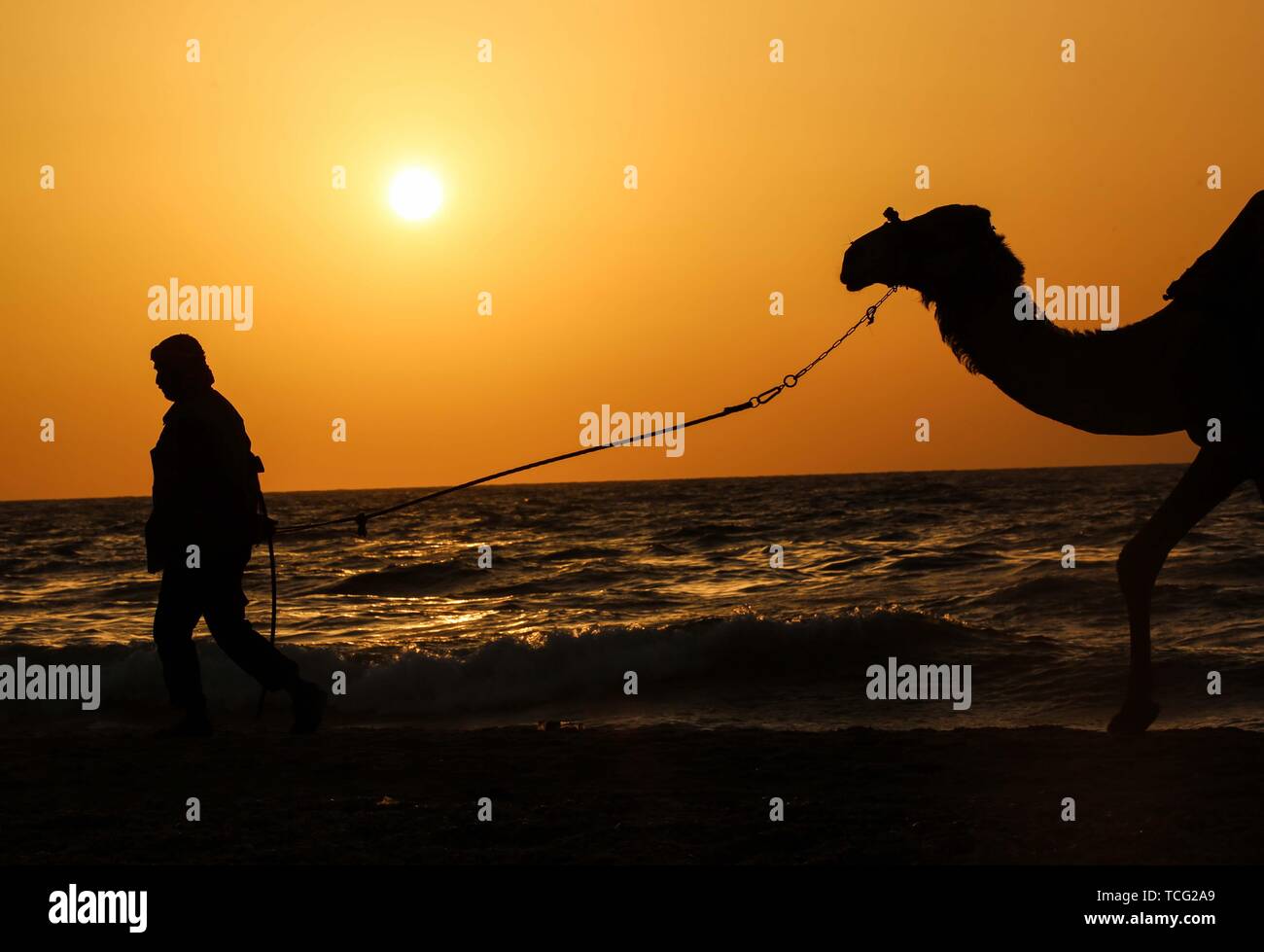 Gaza City, The Gaza Strip, Palestine. 7th June, 2019. A Palestinian man ...
