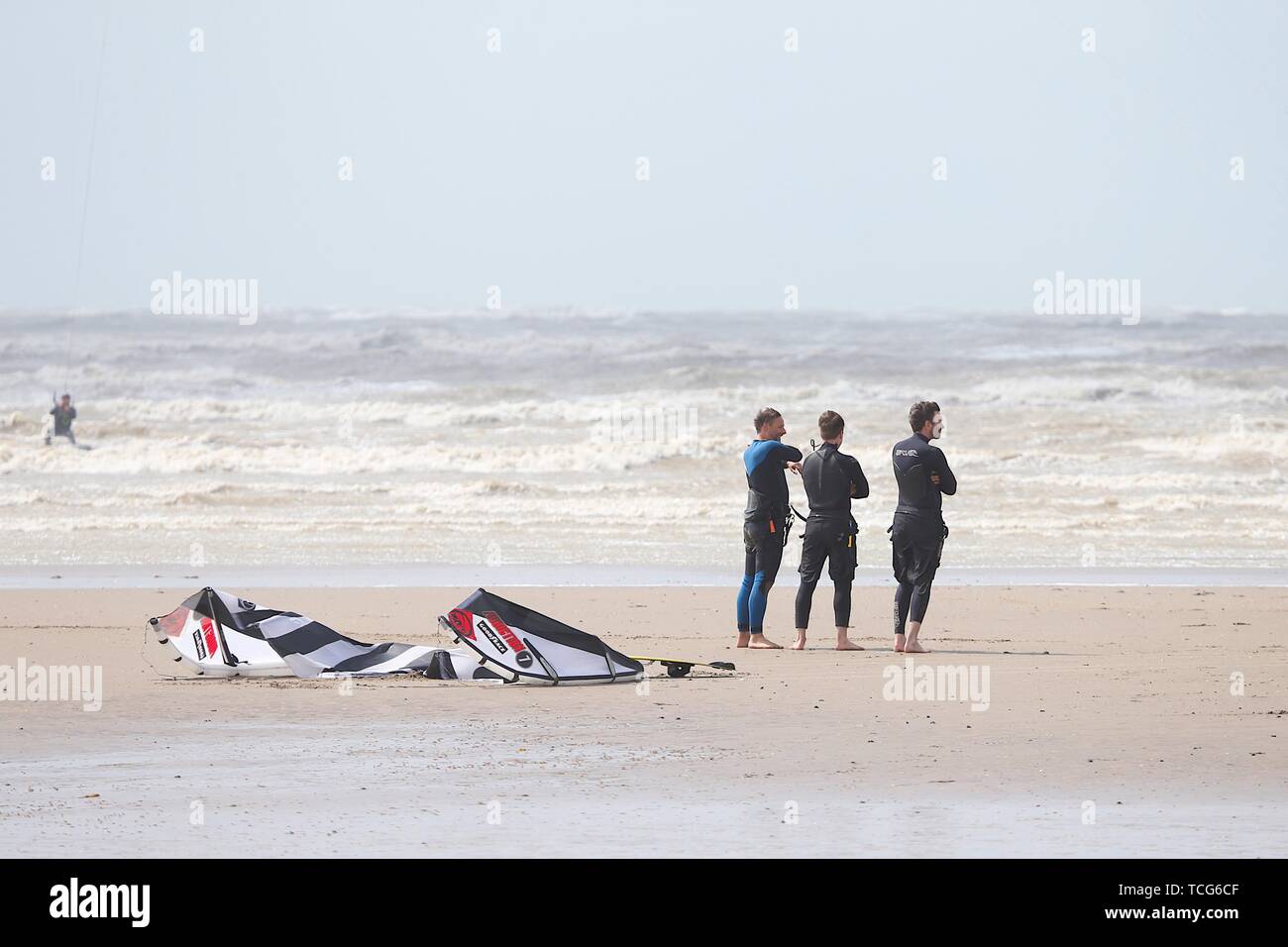 Windy weather uk hi-res stock photography and images - Alamy