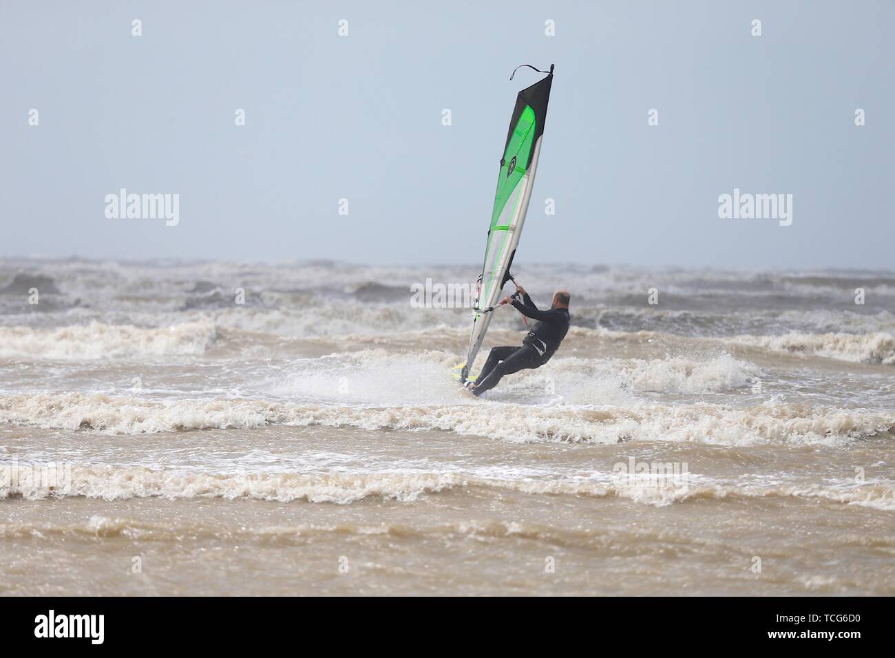 Windy weather uk hi-res stock photography and images - Alamy