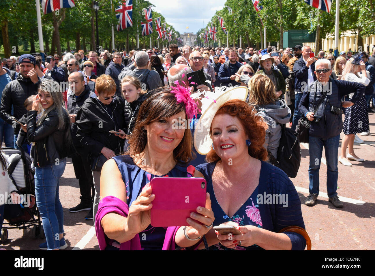 Queen's birthday flypast 2019 hi-res stock photography and images - Alamy