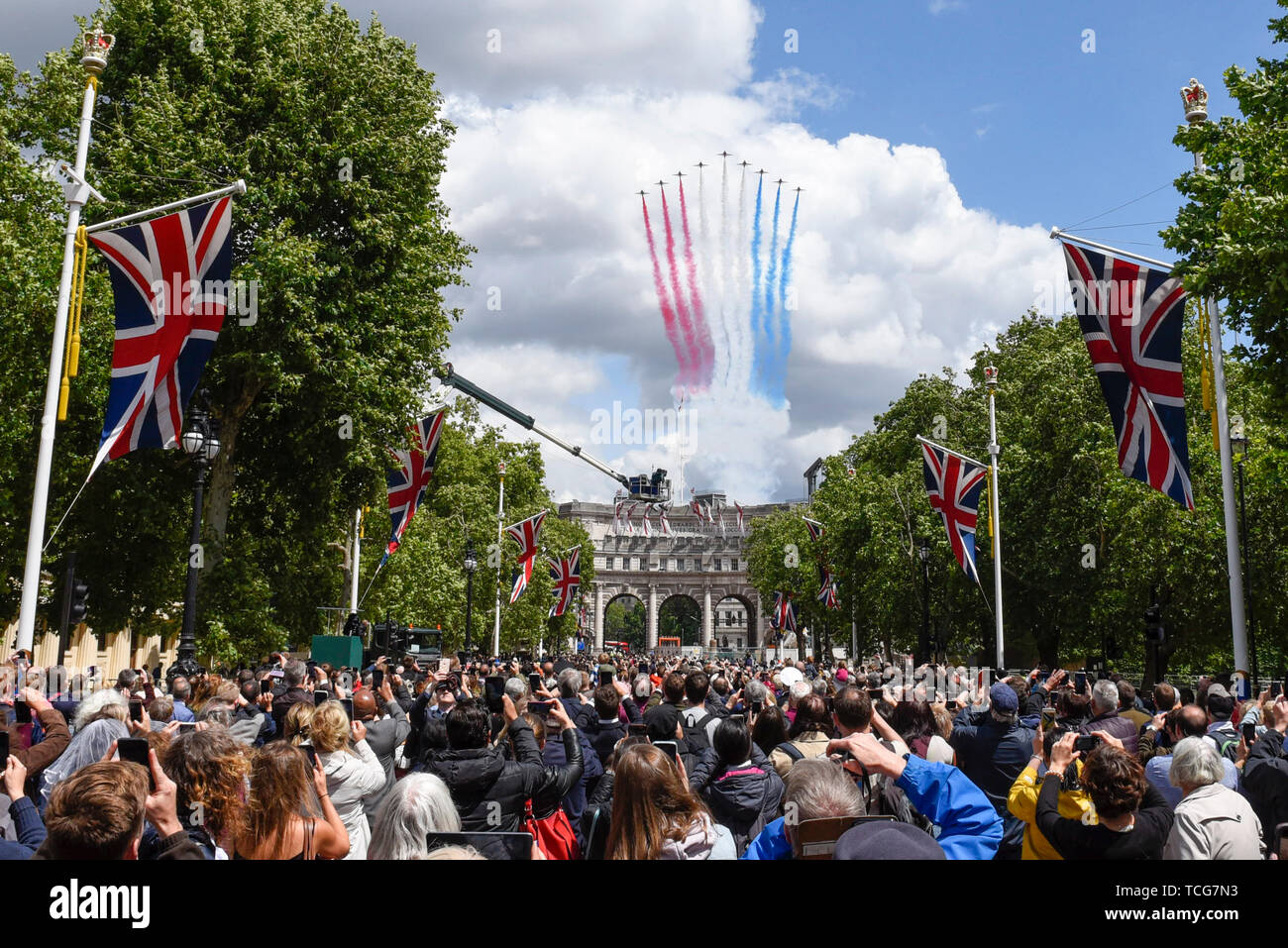 Queen's birthday flypast 2019 hi-res stock photography and images - Alamy