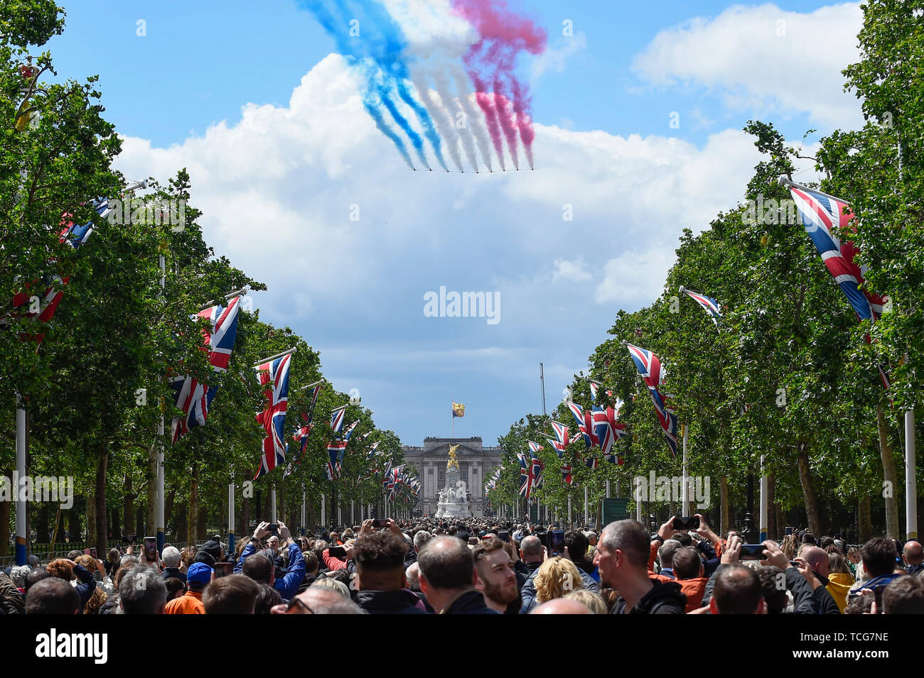 Queen's birthday flypast 2019 hi-res stock photography and images - Alamy
