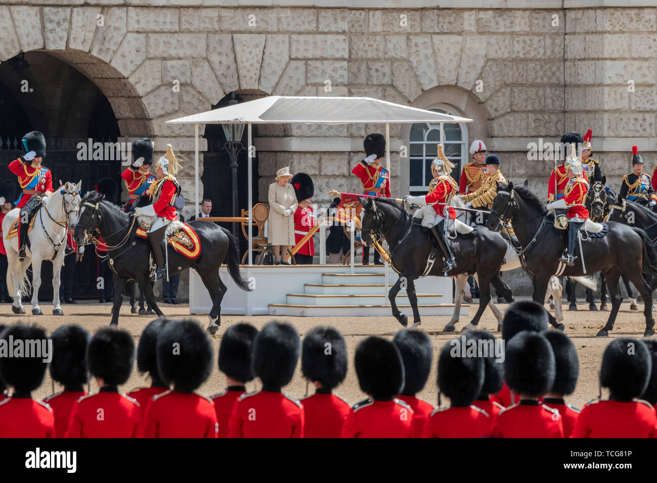 Members of the grenadier guards hi-res stock photography and images - Alamy