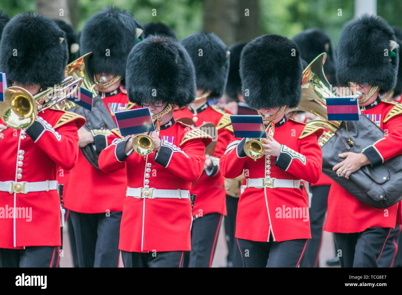 Queen elizabeth royal welsh regiment hi-res stock photography and ...