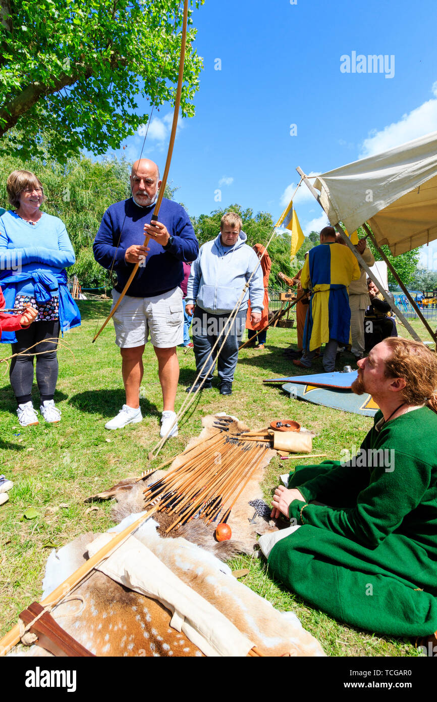 Medieval bow maker hi-res stock photography and images - Alamy
