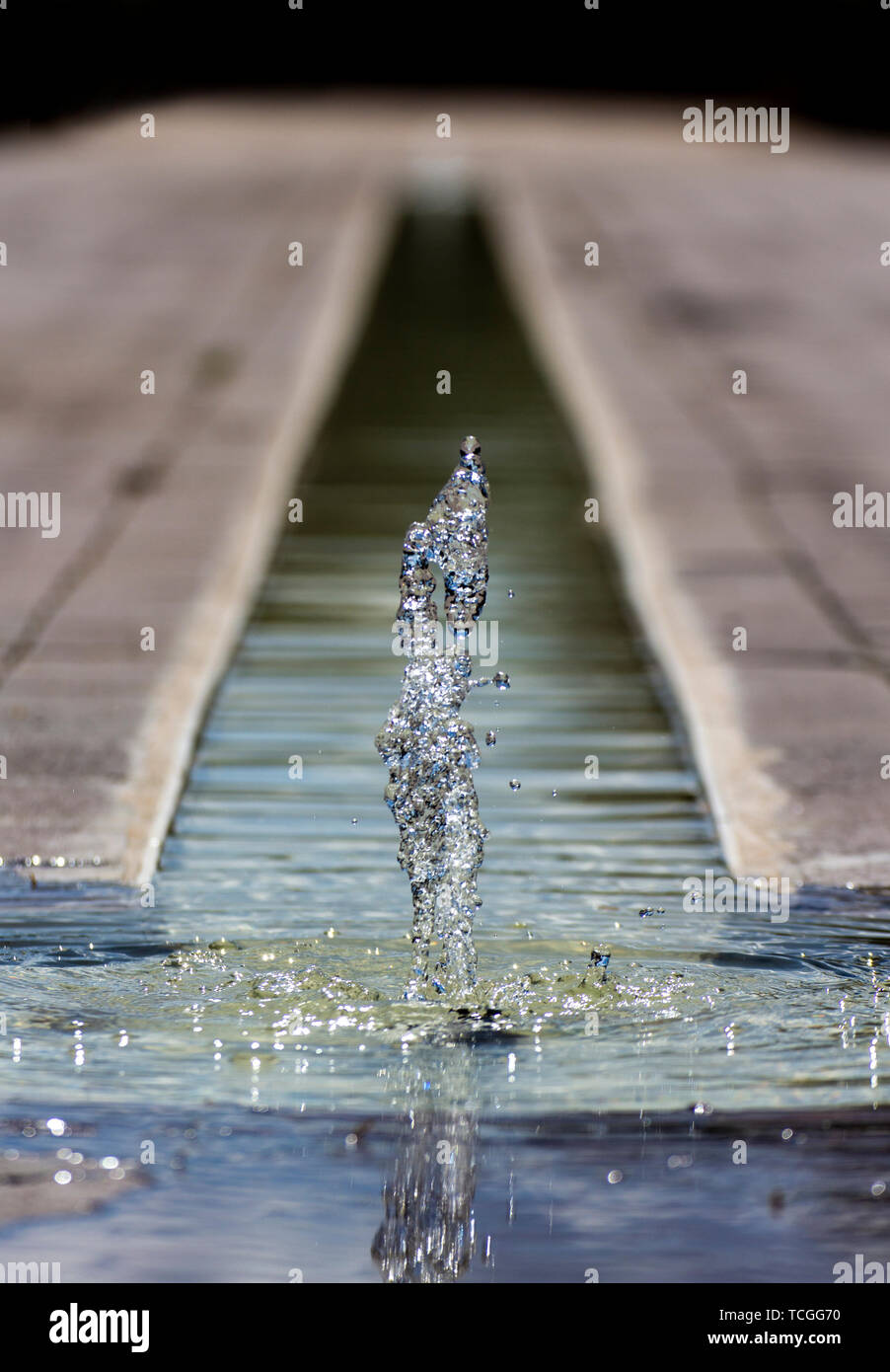 Fountain drops hi-res stock photography and images - Alamy