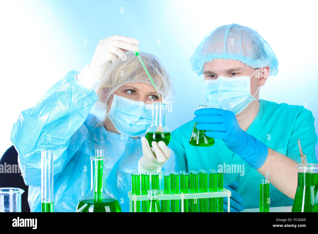 two scientists working in chemistry laboratory Stock Photo - Alamy